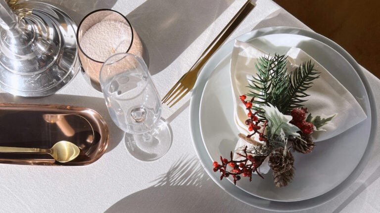 Creative Multifunctional Winter and Christmas Wedding Table Decor Ideas ...